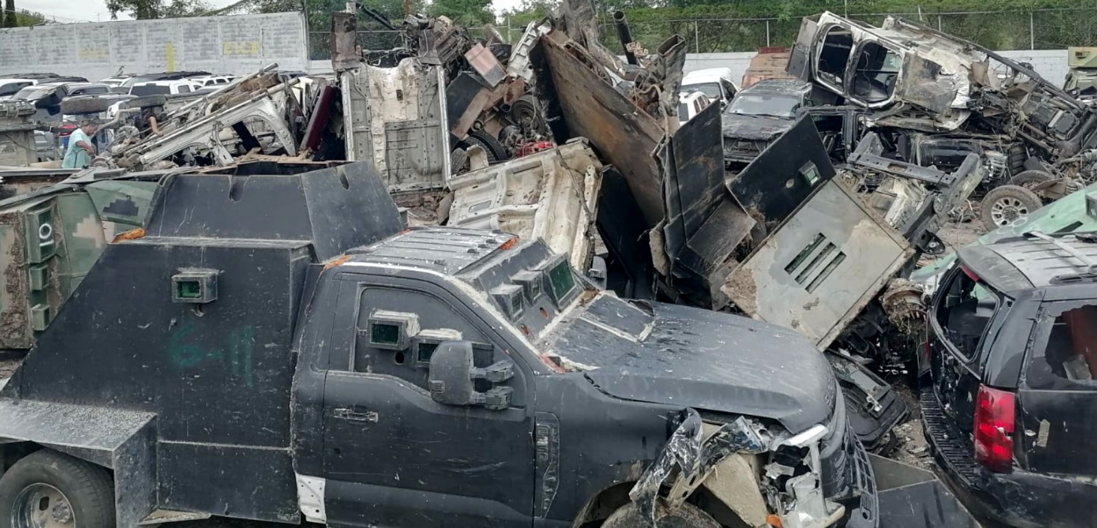 Autoridades mexicanas aseguran y destruyen vehículos "monstruos" del ...